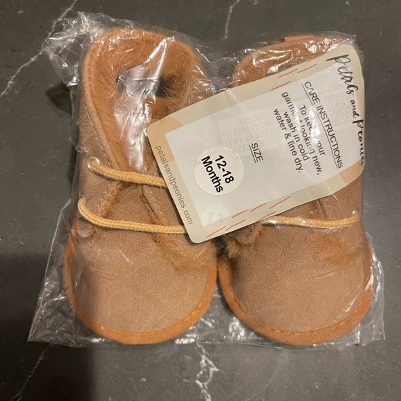 Shoes | Brand New In Packaging Gender Neutral Baby Moccasins Size 1218 ...